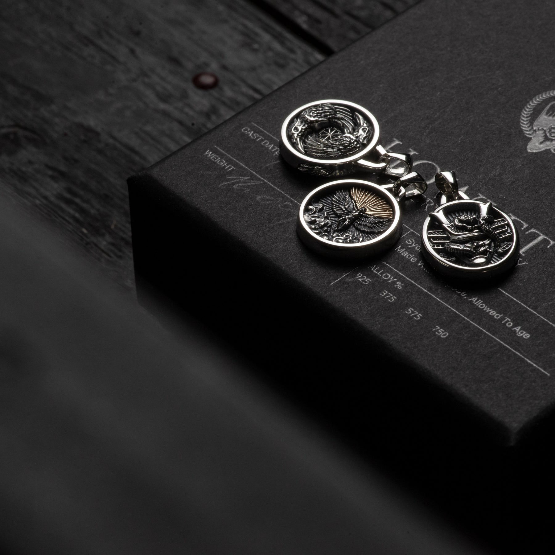 HOWLET; The Exclusive Signets – Howlet