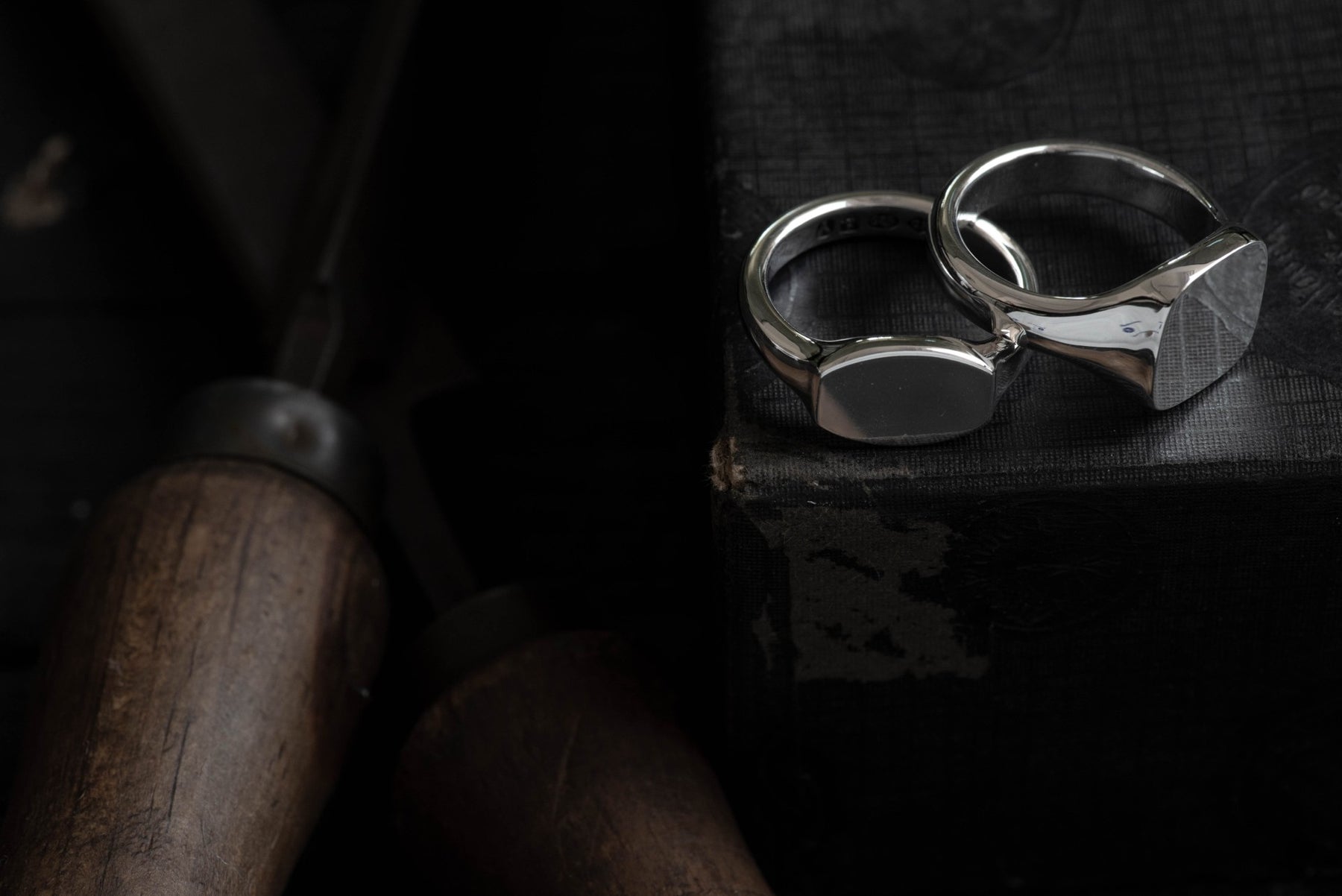 HOWLET; The Exclusive Signets – Howlet