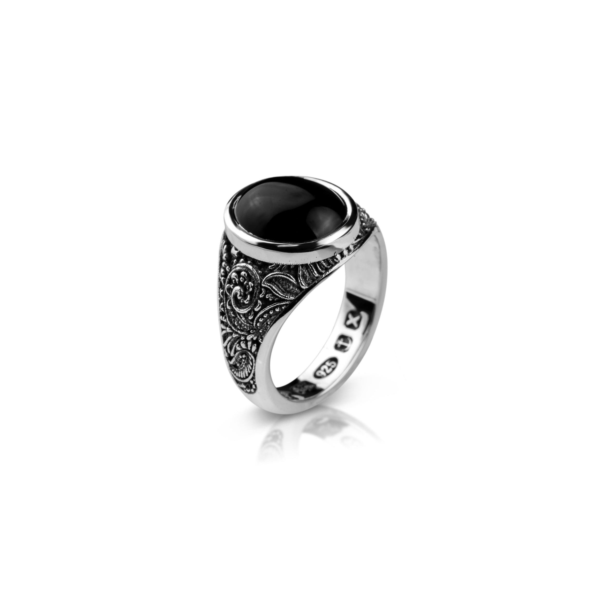 The Oval & Onyx II – Howlet